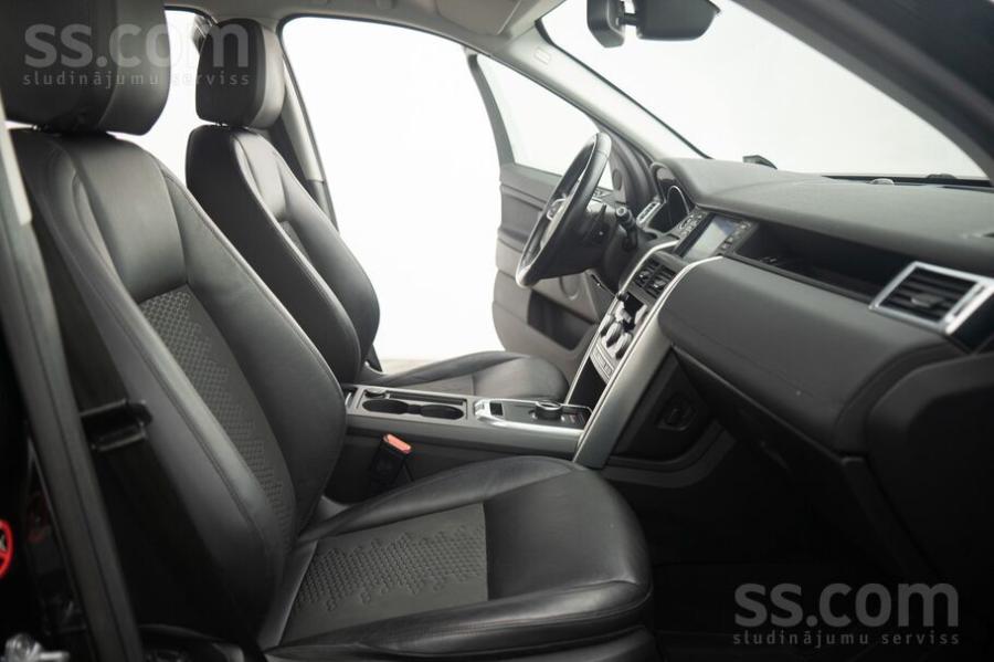 Black Land Rover Discovery Sport 2017 in Tallinn, with an engine capacity of 2.00 L and mileage of 227 thousand km for 11999 €, photo 13 on AUTOMOTO.COM.LV