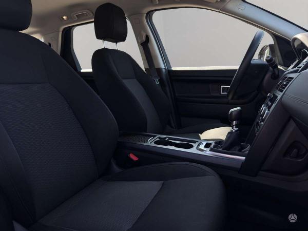 Melns Land Rover Discovery Sport 2017 Klaipėda, ar dzinēja tilpumu 2.00 L un nobraukumu 203 tūkst. km par 7999 €, foto 8 vietnē AUTOMOTO.COM.LV