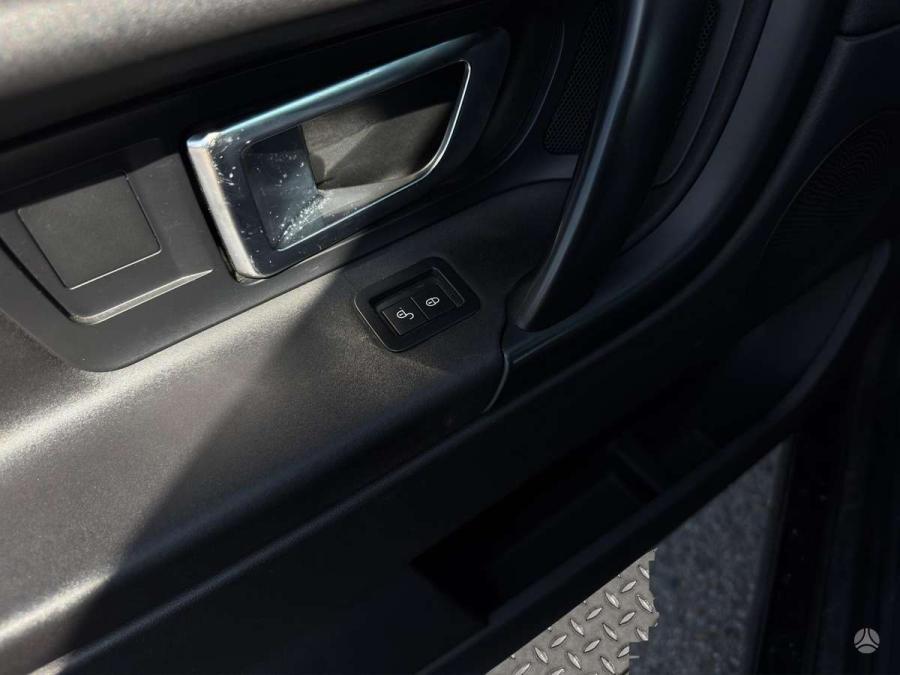 Melns Land Rover Discovery Sport 2017 Klaipėda, ar dzinēja tilpumu 2.00 L un nobraukumu 203 tūkst. km par 7999 €, foto 14 vietnē AUTOMOTO.COM.LV