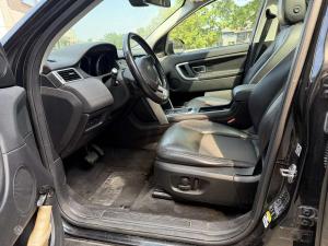 Черный Ленд Ровер Discovery Sport 2017 в Вильнюс, объемом двигателя 2.00 л и пробегом 11 тыс. км за 10990 €, фото 13 на AUTOMOTO.COM.LV