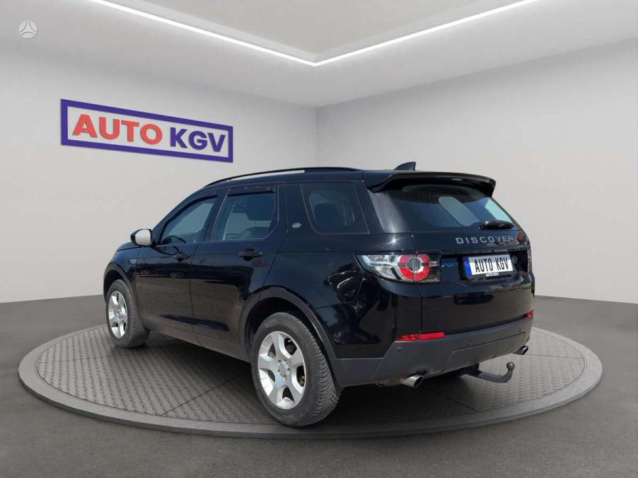 Black Land Rover Discovery Sport 2017 in Klaipeda, with an engine capacity of 2.00 L and mileage of 203 thousand km for 7999 €, photo 4 on AUTOMOTO.COM.LV