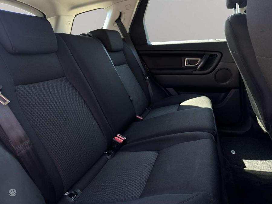 Black Land Rover Discovery Sport 2017 in Klaipeda, with an engine capacity of 2.00 L and mileage of 203 thousand km for 7999 €, photo 10 on AUTOMOTO.COM.LV
