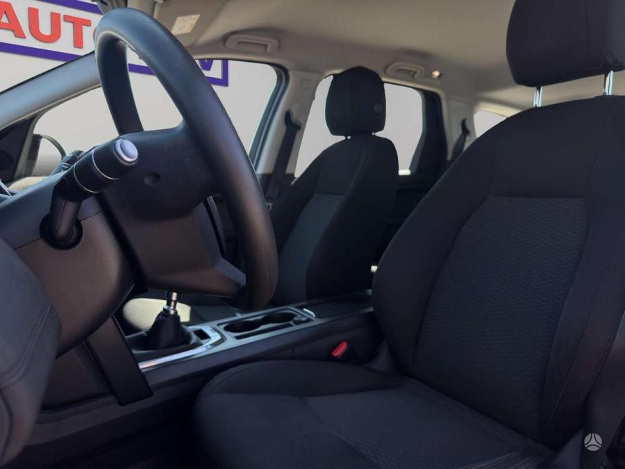 Black Land Rover Discovery Sport 2017 in Klaipeda, with an engine capacity of 2.00 L and mileage of 203 thousand km for 7999 €, photo 15 on AUTOMOTO.COM.LV
