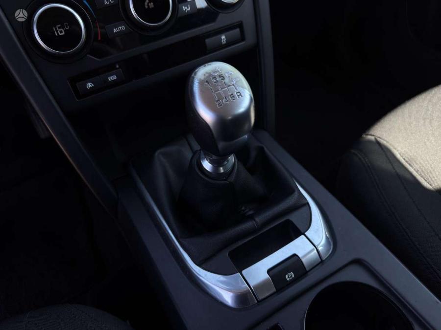 Black Land Rover Discovery Sport 2017 in Klaipeda, with an engine capacity of 2.00 L and mileage of 203 thousand km for 7999 €, photo 16 on AUTOMOTO.COM.LV