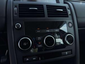 Black Land Rover Discovery Sport 2017 in Klaipeda, with an engine capacity of 2.00 L and mileage of 203 thousand km for 7999 €, photo 17 on AUTOMOTO.COM.LV