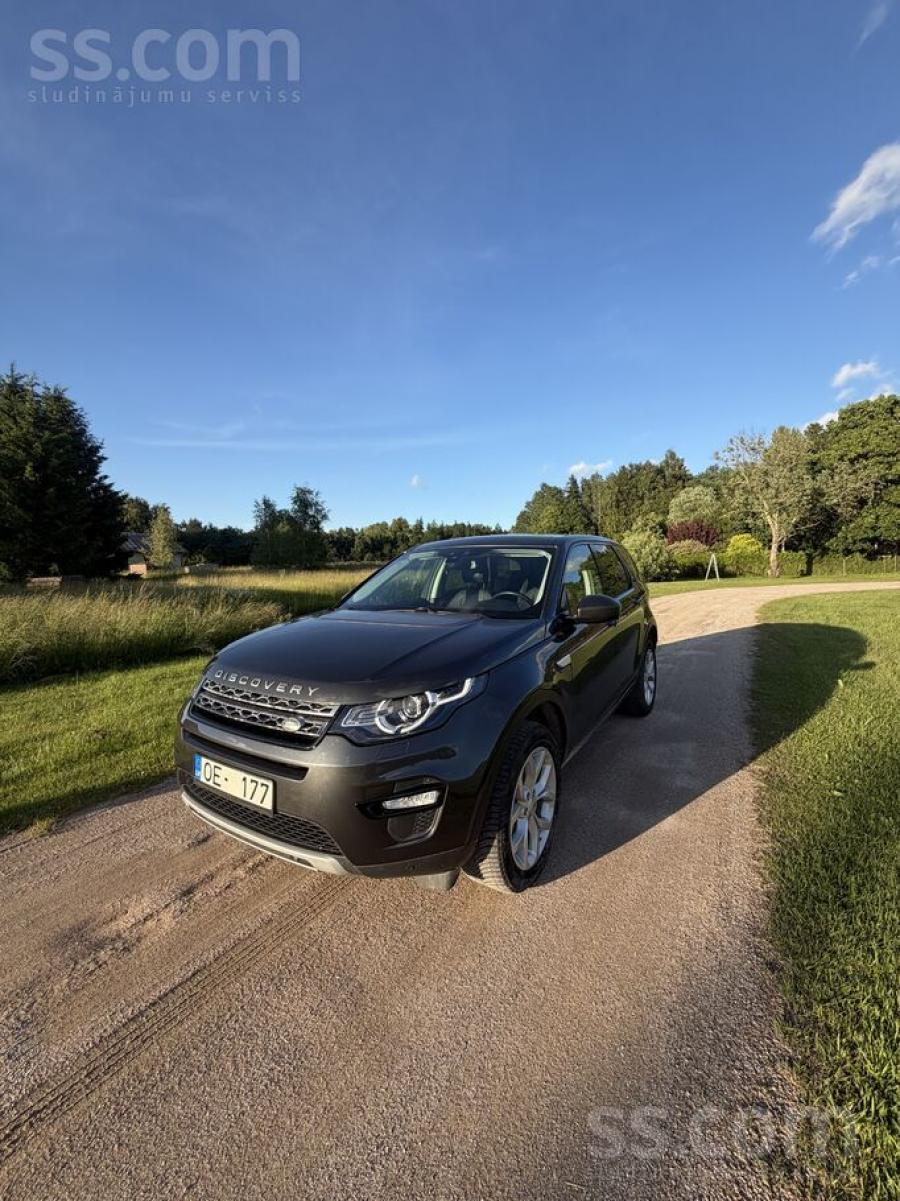 Black Land Rover Discovery Sport 2017 in Talsi, with an engine capacity of 2.00 L and mileage of 240 thousand km for 12250 €, photo 4 on AUTOMOTO.COM.LV