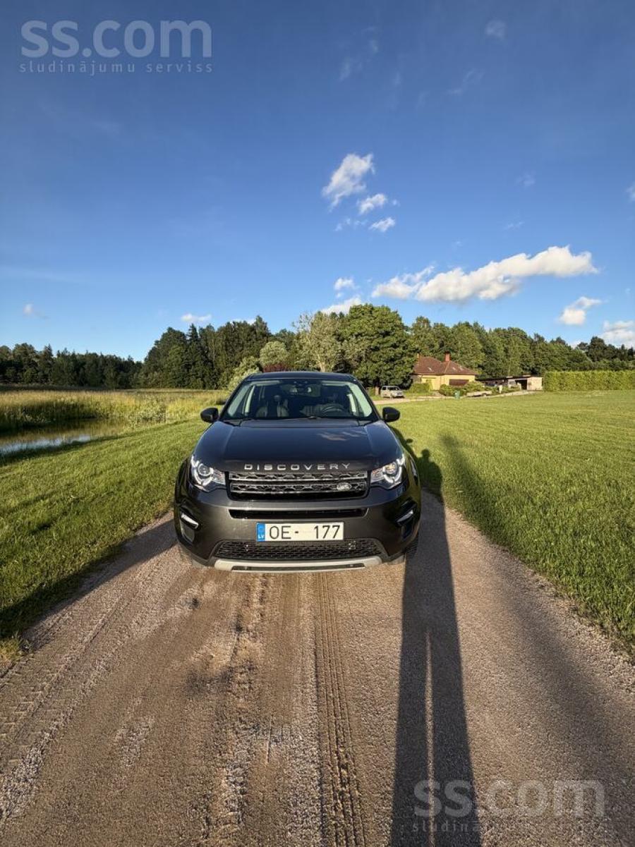 Black Land Rover Discovery Sport 2017 in Talsi, with an engine capacity of 2.00 L and mileage of 240 thousand km for 12250 €, photo 5 on AUTOMOTO.COM.LV