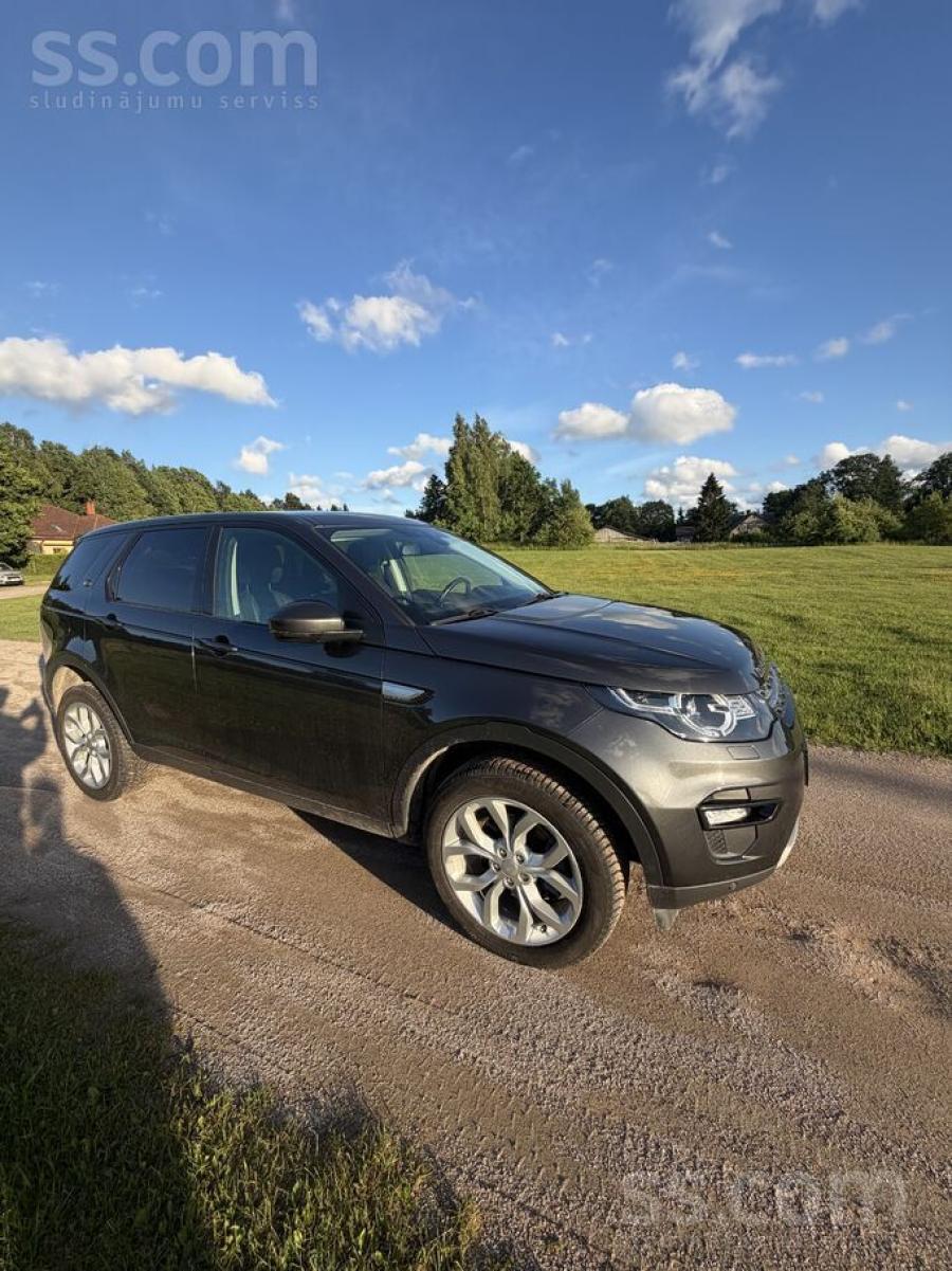 Black Land Rover Discovery Sport 2017 in Talsi, with an engine capacity of 2.00 L and mileage of 240 thousand km for 12250 €, photo 6 on AUTOMOTO.COM.LV