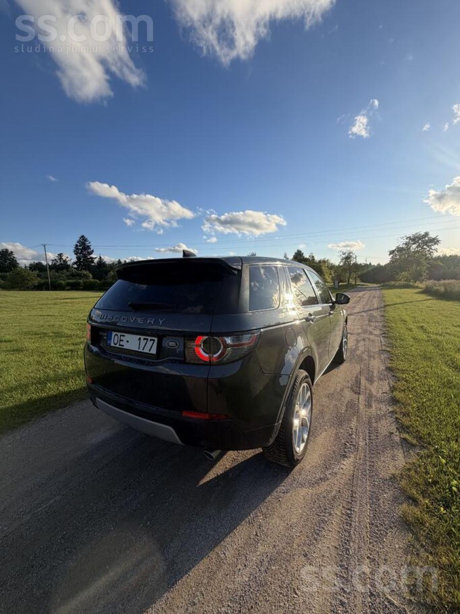 Black Land Rover Discovery Sport 2017 in Talsi, with an engine capacity of 2.00 L and mileage of 240 thousand km for 12250 €, photo 7 on AUTOMOTO.COM.LV
