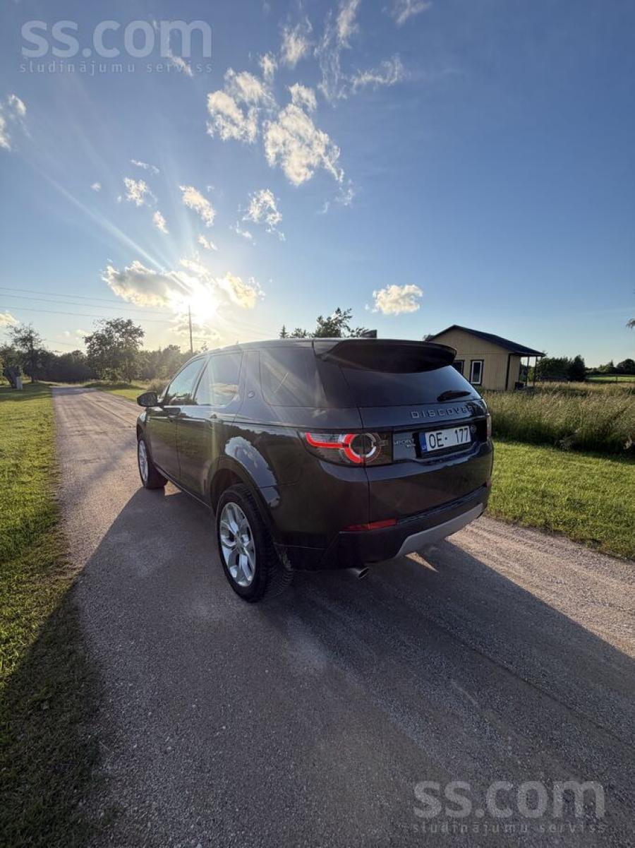 Black Land Rover Discovery Sport 2017 in Talsi, with an engine capacity of 2.00 L and mileage of 240 thousand km for 12250 €, photo 8 on AUTOMOTO.COM.LV