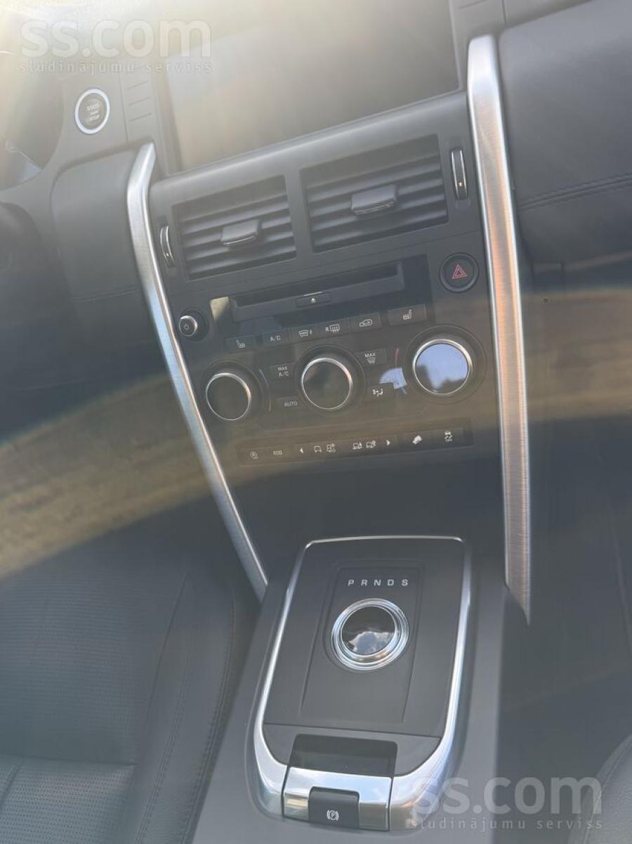 Black Land Rover Discovery Sport 2017 in Talsi, with an engine capacity of 2.00 L and mileage of 240 thousand km for 12250 €, photo 11 on AUTOMOTO.COM.LV
