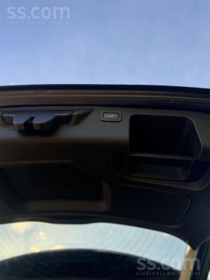 Black Land Rover Discovery Sport 2017 in Talsi, with an engine capacity of 2.00 L and mileage of 240 thousand km for 12250 €, photo 12 on AUTOMOTO.COM.LV