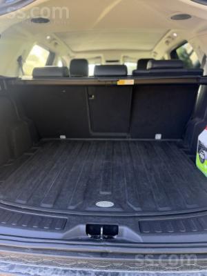 Black Land Rover Discovery Sport 2017 in Talsi, with an engine capacity of 2.00 L and mileage of 240 thousand km for 12250 €, photo 13 on AUTOMOTO.COM.LV