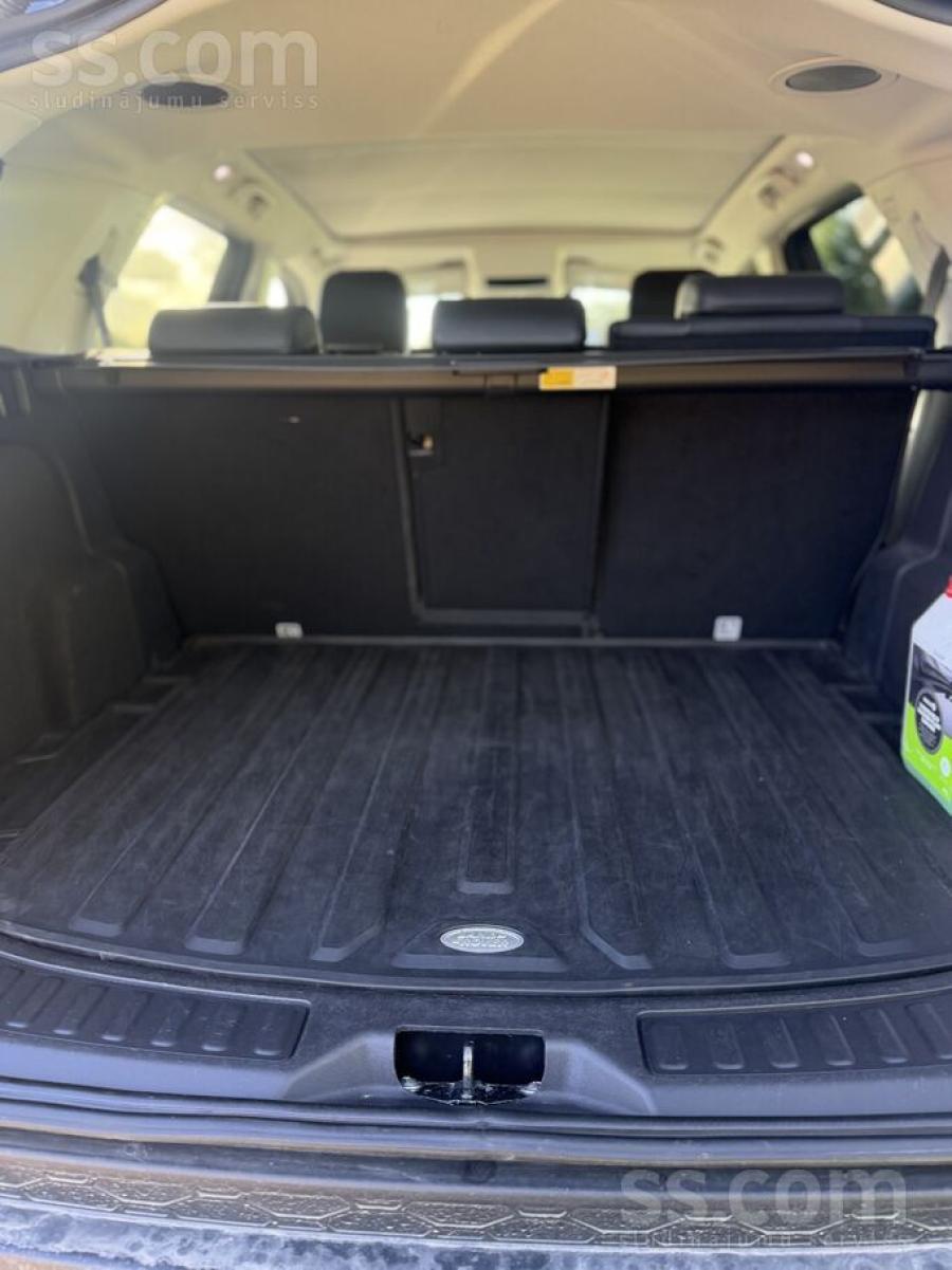 Black Land Rover Discovery Sport 2017 in Talsi, with an engine capacity of 2.00 L and mileage of 240 thousand km for 12250 €, photo 13 on AUTOMOTO.COM.LV