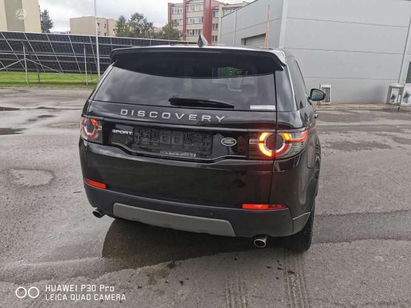 Melns Land Rover Discovery Sport 2017 Prienai, ar dzinēja tilpumu 2.00 L un nobraukumu 175 tūkst. km par 10350 €, foto 3 vietnē AUTOMOTO.COM.LV