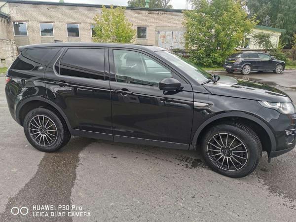 Melns Land Rover Discovery Sport 2017 Prienai, ar dzinēja tilpumu 2.00 L un nobraukumu 175 tūkst. km par 10350 €, foto 7 vietnē AUTOMOTO.COM.LV