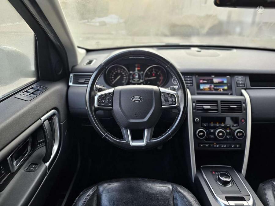 Melns Land Rover Discovery Sport 2017 Rokiškis, ar dzinēja tilpumu 2.00 L un nobraukumu 180 tūkst. km par 7950 €, foto 22 vietnē AUTOMOTO.COM.LV