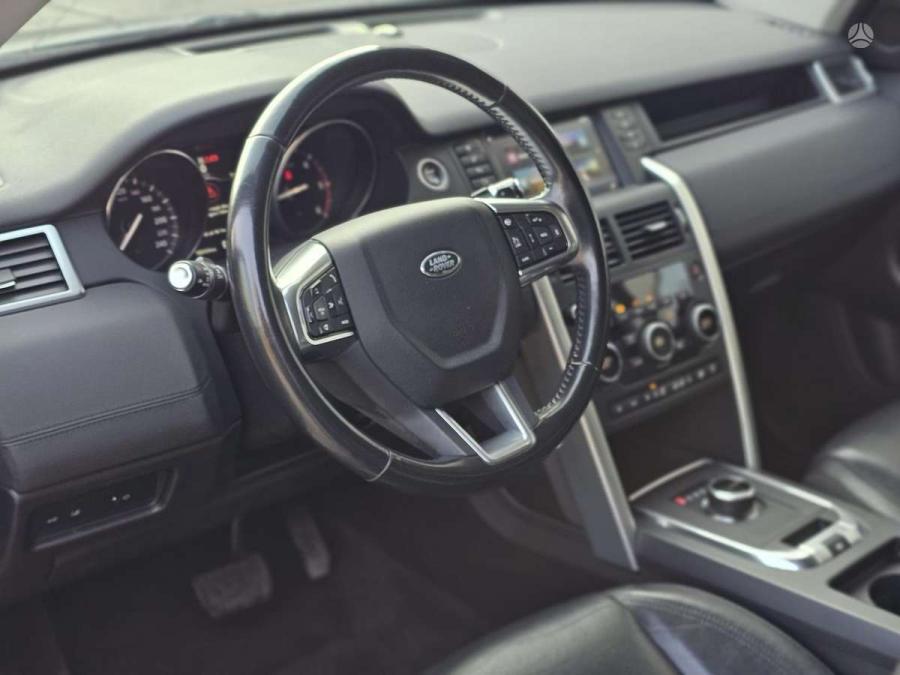 Melns Land Rover Discovery Sport 2017 Rokiškis, ar dzinēja tilpumu 2.00 L un nobraukumu 180 tūkst. km par 7950 €, foto 25 vietnē AUTOMOTO.COM.LV