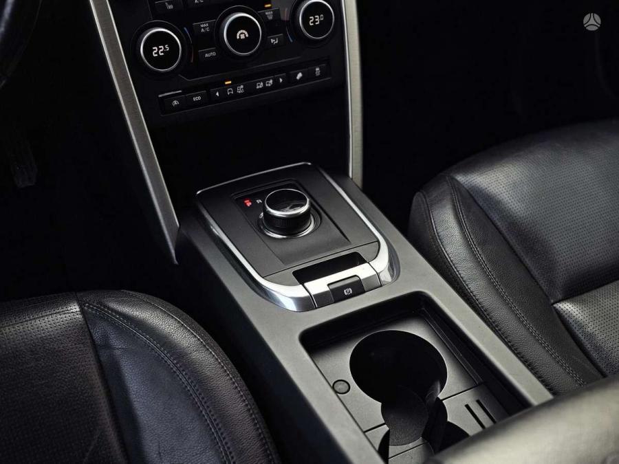 Melns Land Rover Discovery Sport 2017 Rokiškis, ar dzinēja tilpumu 2.00 L un nobraukumu 180 tūkst. km par 7950 €, foto 27 vietnē AUTOMOTO.COM.LV