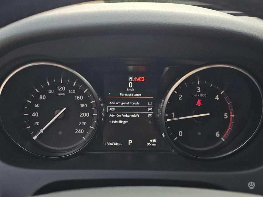 Melns Land Rover Discovery Sport 2017 Rokiškis, ar dzinēja tilpumu 2.00 L un nobraukumu 180 tūkst. km par 7950 €, foto 30 vietnē AUTOMOTO.COM.LV