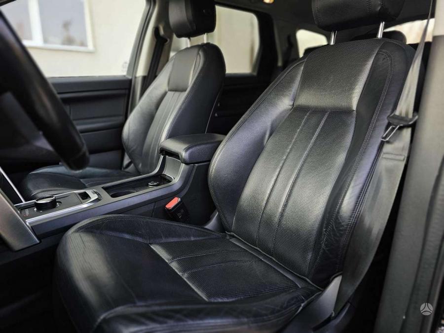 Melns Land Rover Discovery Sport 2017 Rokiškis, ar dzinēja tilpumu 2.00 L un nobraukumu 180 tūkst. km par 7950 €, foto 32 vietnē AUTOMOTO.COM.LV