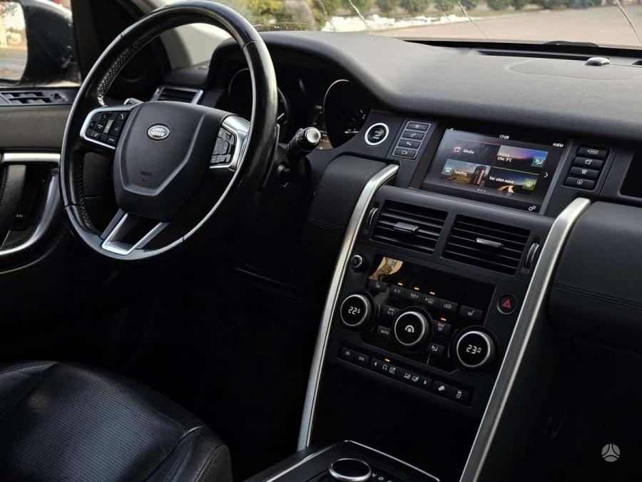 Melns Land Rover Discovery Sport 2017 Rokiškis, ar dzinēja tilpumu 2.00 L un nobraukumu 180 tūkst. km par 7950 €, foto 34 vietnē AUTOMOTO.COM.LV