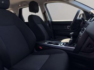 Black Land Rover Discovery Sport 2017 in Klaipeda, with an engine capacity of 2.00 L and mileage of 203 thousand km for 7999 €, photo 9 on AUTOMOTO.COM.LV