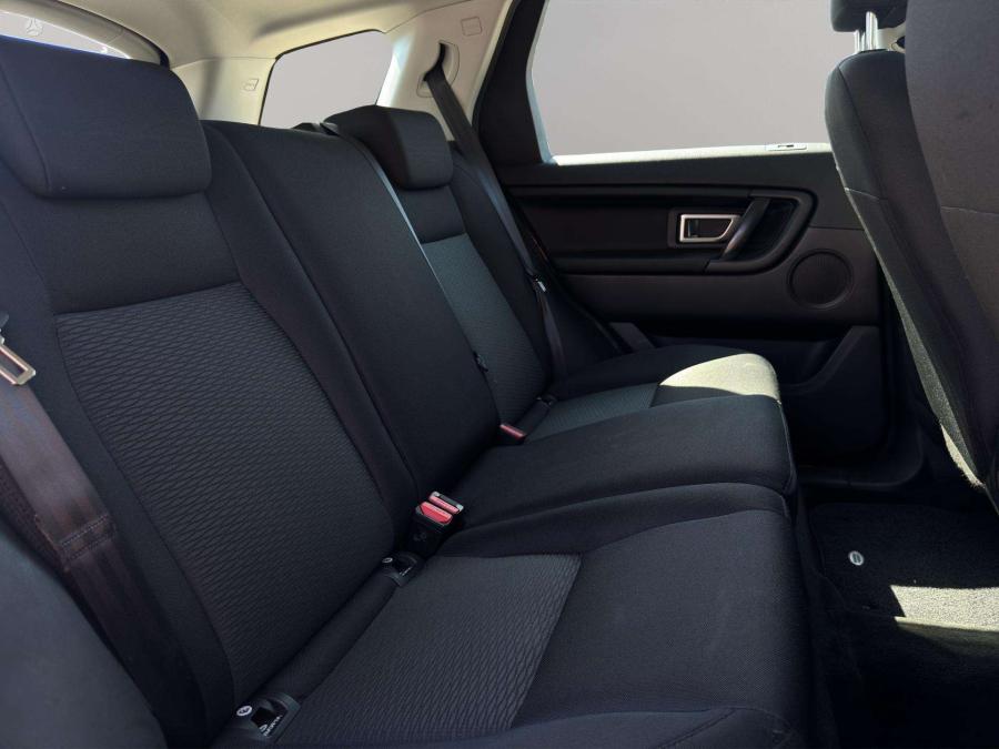Black Land Rover Discovery Sport 2017 in Klaipeda, with an engine capacity of 2.00 L and mileage of 203 thousand km for 7999 €, photo 10 on AUTOMOTO.COM.LV