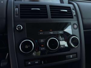 Black Land Rover Discovery Sport 2017 in Klaipeda, with an engine capacity of 2.00 L and mileage of 203 thousand km for 7999 €, photo 17 on AUTOMOTO.COM.LV