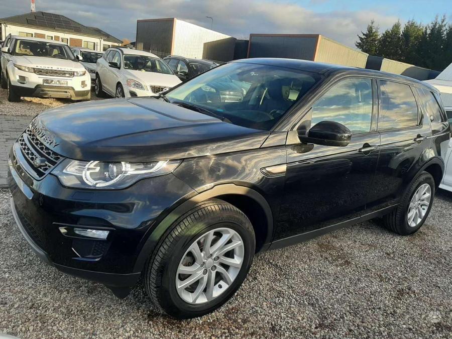 Black Land Rover Discovery Sport 2018 in Kaunas, with an engine capacity of 2.00 L and mileage of 16 thousand km for 10850 €, photo 2 on AUTOMOTO.COM.LV