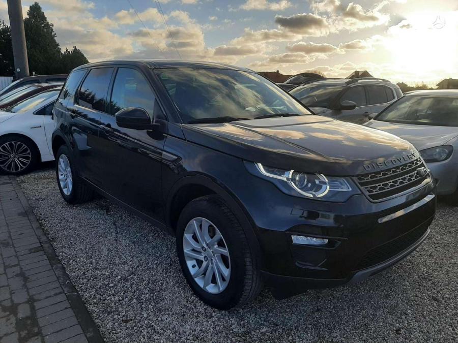 Black Land Rover Discovery Sport 2018 in Kaunas, with an engine capacity of 2.00 L and mileage of 16 thousand km for 10850 €, photo 5 on AUTOMOTO.COM.LV