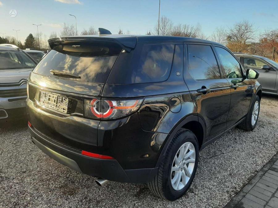Black Land Rover Discovery Sport 2018 in Kaunas, with an engine capacity of 2.00 L and mileage of 16 thousand km for 10850 €, photo 8 on AUTOMOTO.COM.LV