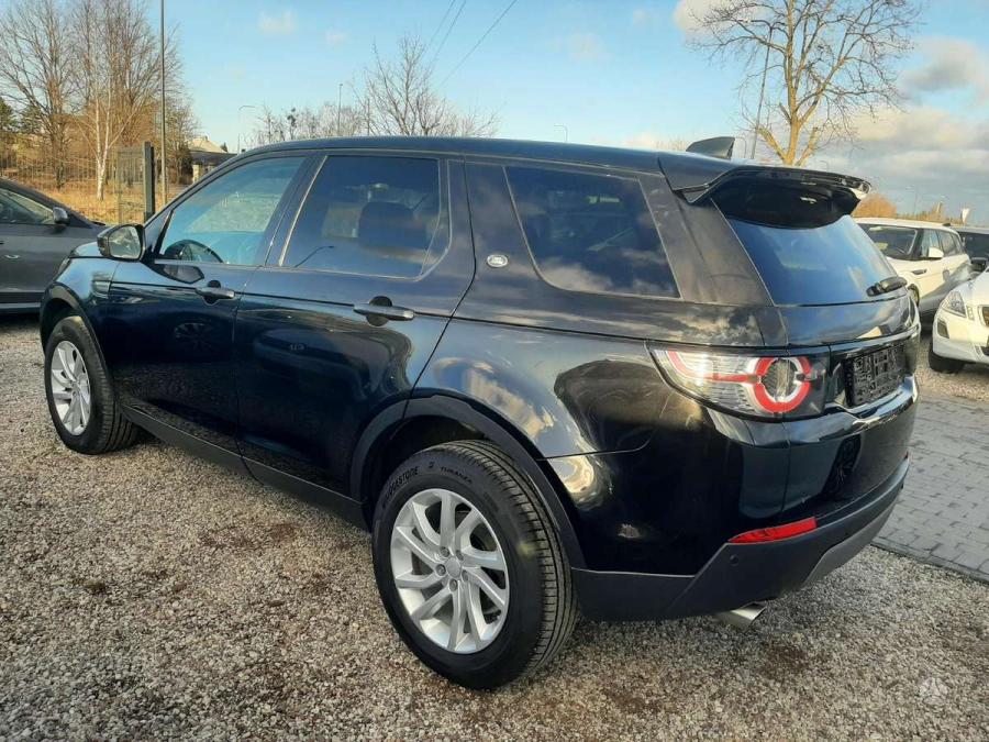 Black Land Rover Discovery Sport 2018 in Kaunas, with an engine capacity of 2.00 L and mileage of 16 thousand km for 10850 €, photo 9 on AUTOMOTO.COM.LV