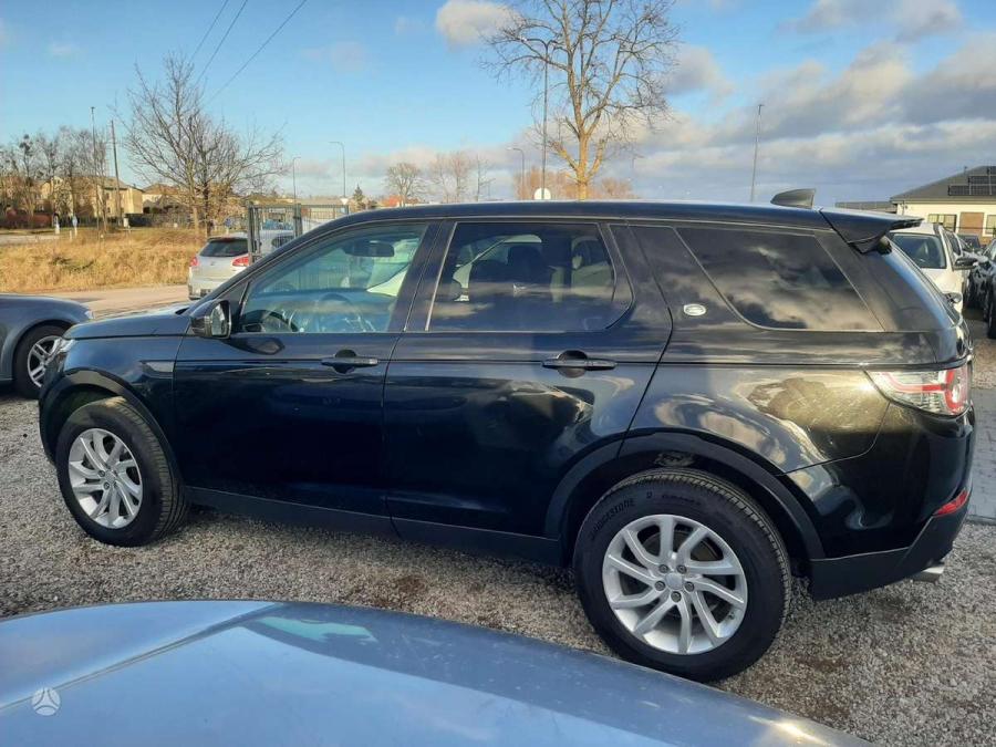 Black Land Rover Discovery Sport 2018 in Kaunas, with an engine capacity of 2.00 L and mileage of 16 thousand km for 10850 €, photo 10 on AUTOMOTO.COM.LV