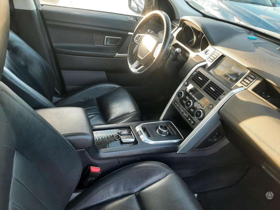 Black Land Rover Discovery Sport 2018 in Kaunas, with an engine capacity of 2.00 L and mileage of 16 thousand km for 10850 €, photo 13 on AUTOMOTO.COM.LV