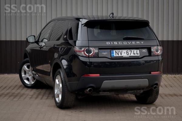 Black Land Rover Discovery Sport 2018 in Talsi, with an engine capacity of 2.00 L and mileage of 124 thousand km for 14950 €, photo 4 on AUTOMOTO.COM.LV