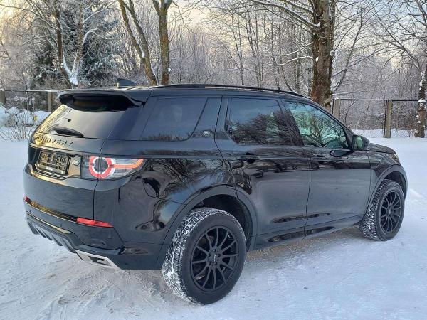 Black Land Rover Discovery Sport 2018 in Siauliai, with an engine capacity of 2.00 L and mileage of 144 thousand km for 12950 €, photo 2 on AUTOMOTO.COM.LV