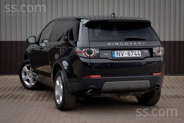 Melns Land Rover Discovery Sport 2018 Tukums, ar dzinēja tilpumu 2.00 L un nobraukumu 124 tūkst. km par 14950 €, foto 4 vietnē AUTOMOTO.COM.LV