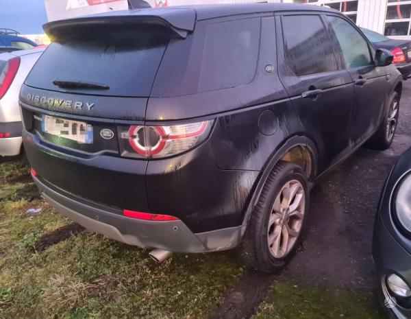 Black Land Rover Discovery Sport 2018 in Taurage, with an engine capacity of 2.00 L and mileage of 159 thousand km for 6700 €, photo 3 on AUTOMOTO.COM.LV
