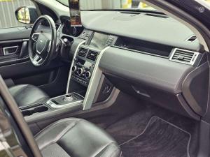 Melns Land Rover Discovery Sport 2018 Šauļi, ar dzinēja tilpumu 2.00 L un nobraukumu 152 tūkst. km par 11450 €, foto 20 vietnē AUTOMOTO.COM.LV