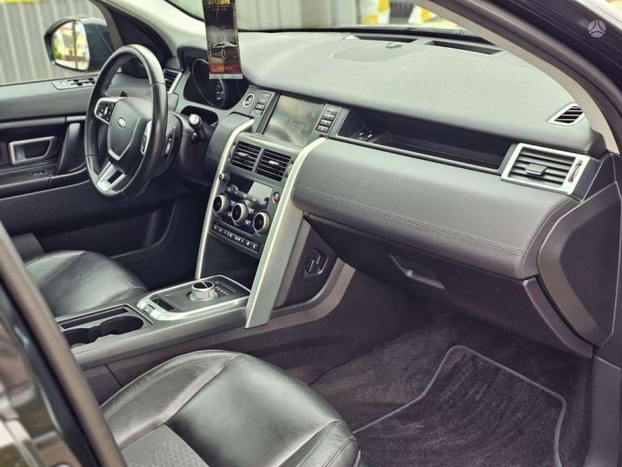 Melns Land Rover Discovery Sport 2018 Šauļi, ar dzinēja tilpumu 2.00 L un nobraukumu 152 tūkst. km par 11450 €, foto 20 vietnē AUTOMOTO.COM.LV