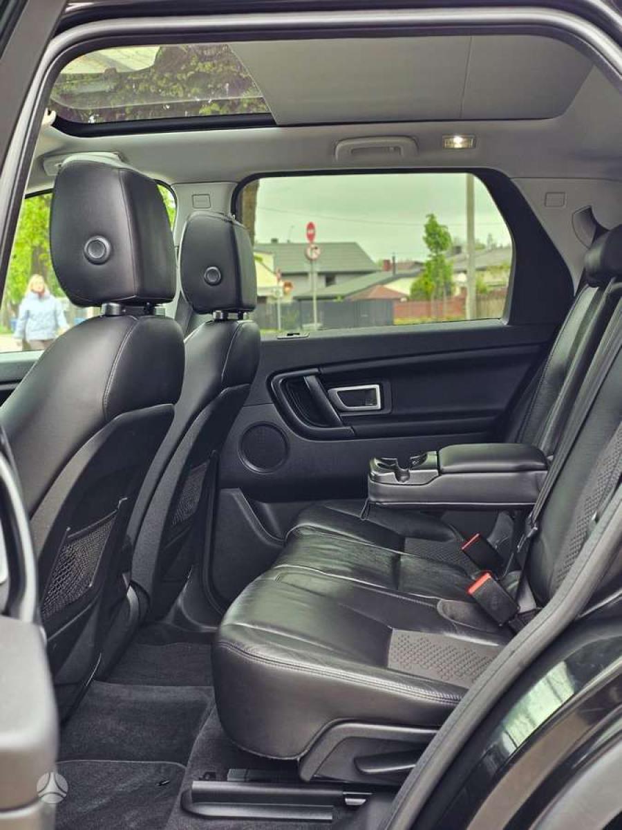 Melns Land Rover Discovery Sport 2018 Šauļi, ar dzinēja tilpumu 2.00 L un nobraukumu 152 tūkst. km par 11450 €, foto 21 vietnē AUTOMOTO.COM.LV