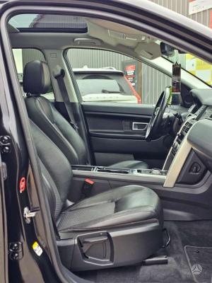 Melns Land Rover Discovery Sport 2018 Šauļi, ar dzinēja tilpumu 2.00 L un nobraukumu 152 tūkst. km par 11450 €, foto 23 vietnē AUTOMOTO.COM.LV