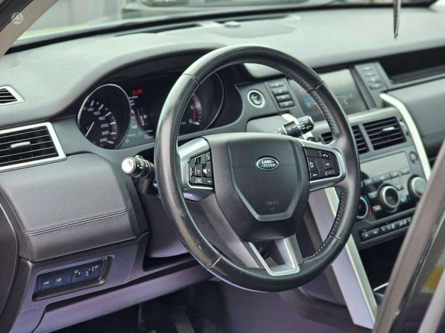 Melns Land Rover Discovery Sport 2018 Šauļi, ar dzinēja tilpumu 2.00 L un nobraukumu 152 tūkst. km par 11450 €, foto 30 vietnē AUTOMOTO.COM.LV