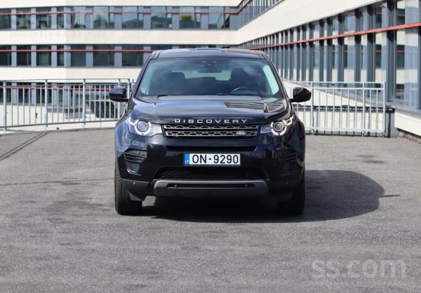 Black Land Rover Discovery Sport 2018 in Riga, with an engine capacity of 2.00 L and mileage of 151 thousand km for 11780 €, photo 3 on AUTOMOTO.COM.LV