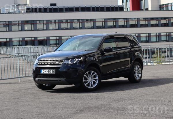 Black Land Rover Discovery Sport 2018 in Riga, with an engine capacity of 2.00 L and mileage of 151 thousand km for 11780 €, photo 4 on AUTOMOTO.COM.LV