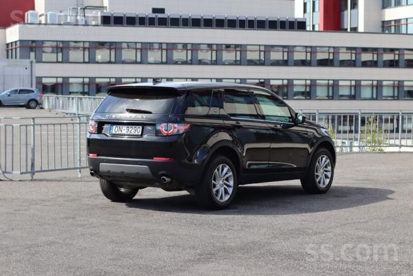 Black Land Rover Discovery Sport 2018 in Riga, with an engine capacity of 2.00 L and mileage of 151 thousand km for 11780 €, photo 7 on AUTOMOTO.COM.LV