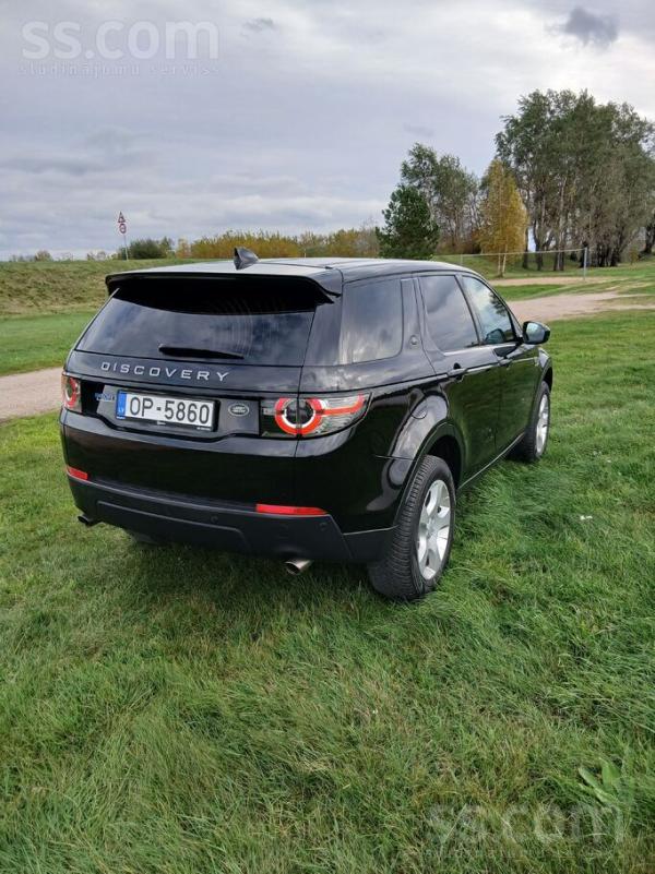 Land Rover Discovery Sport 2018 in Daugavpils on AUTOMOTO.COM.LV Black Land Rover Discovery Sport 2018 in Daugavpils, with an engine capacity of 2.00 L and mileage of 155 thousand km for 9700 €, photo 5 on AUTOMOTO.COM.LV