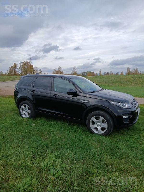 Land Rover Discovery Sport 2018 in Daugavpils on AUTOMOTO.COM.LV Black Land Rover Discovery Sport 2018 in Daugavpils, with an engine capacity of 2.00 L and mileage of 155 thousand km for 9700 €, photo 6 on AUTOMOTO.COM.LV