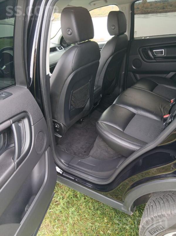 Land Rover Discovery Sport 2018 in Daugavpils on AUTOMOTO.COM.LV Black Land Rover Discovery Sport 2018 in Daugavpils, with an engine capacity of 2.00 L and mileage of 155 thousand km for 9700 €, photo 11 on AUTOMOTO.COM.LV
